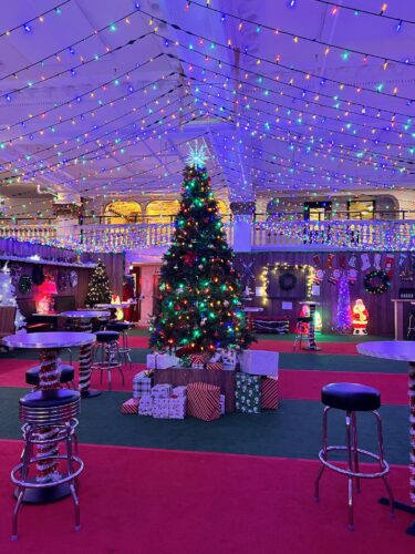 The Best Festive Bars and Restaurants in Chicago